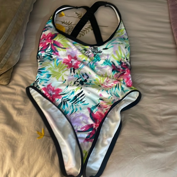 Bar III | Swim | Bar Lll Bathing Suit Floral Sz L 8 Beautiful Excellent ...